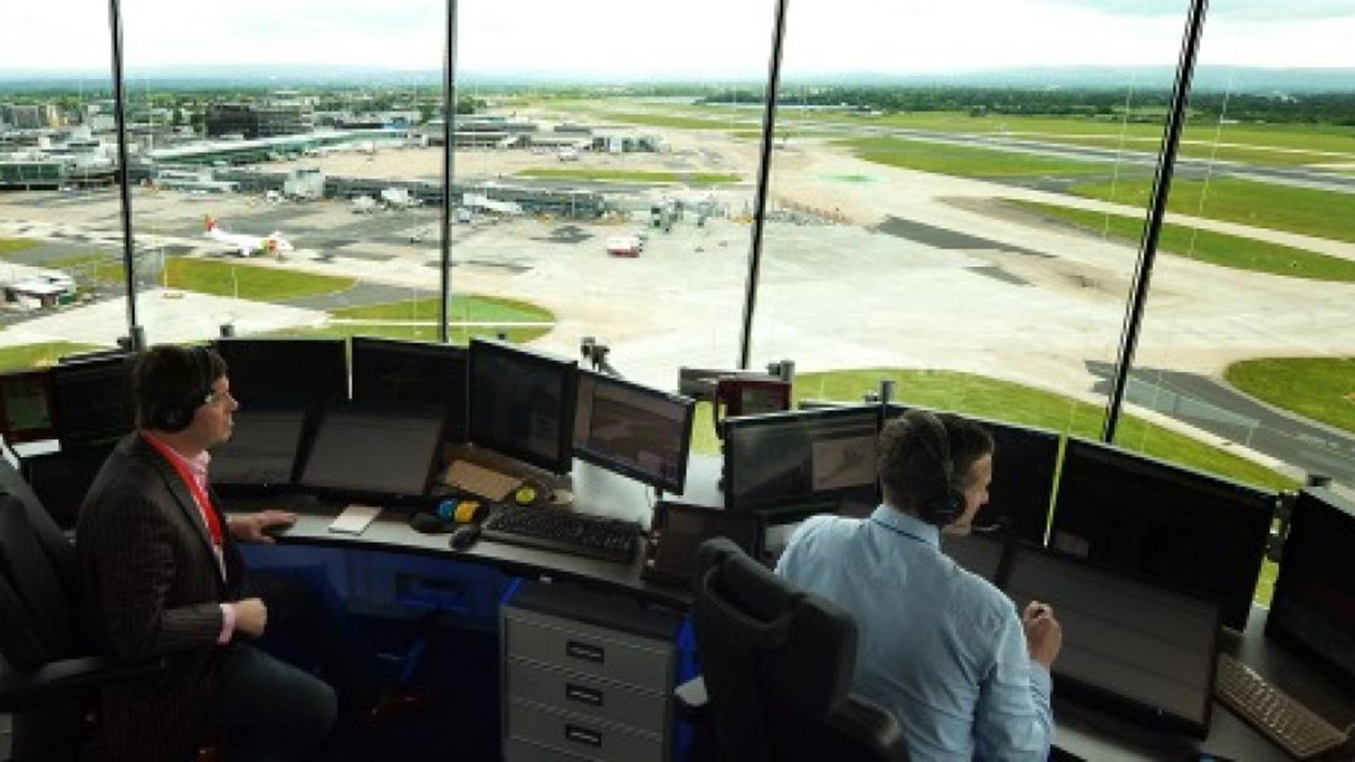 Controlador aéreo: Descubre los estudios necesarios para alcanzar esta ...