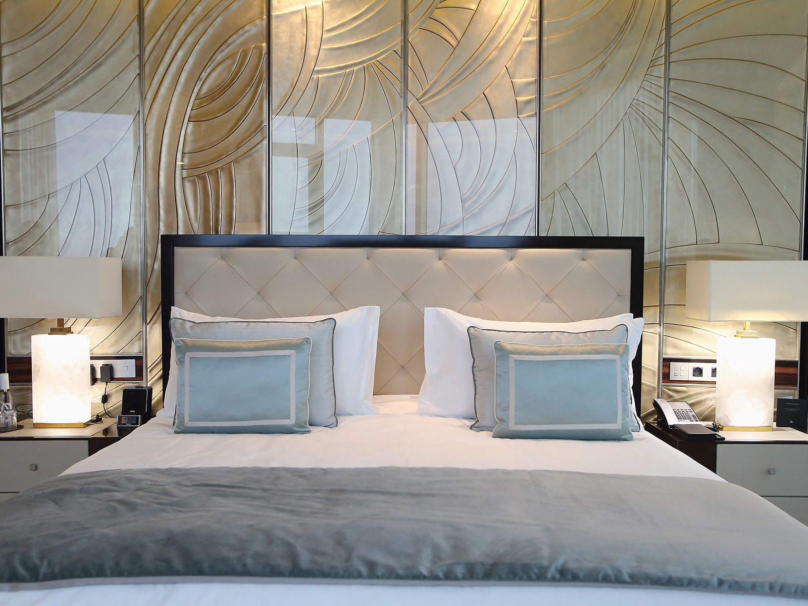 Aprende los secretos para hacer una cama de hotel como un profesional ...