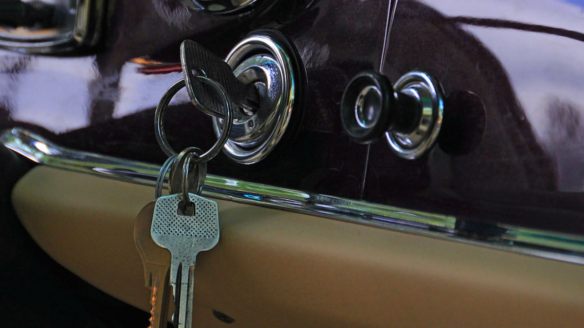Recupera el control: cómo abrir un carro con las llaves adentro de ...